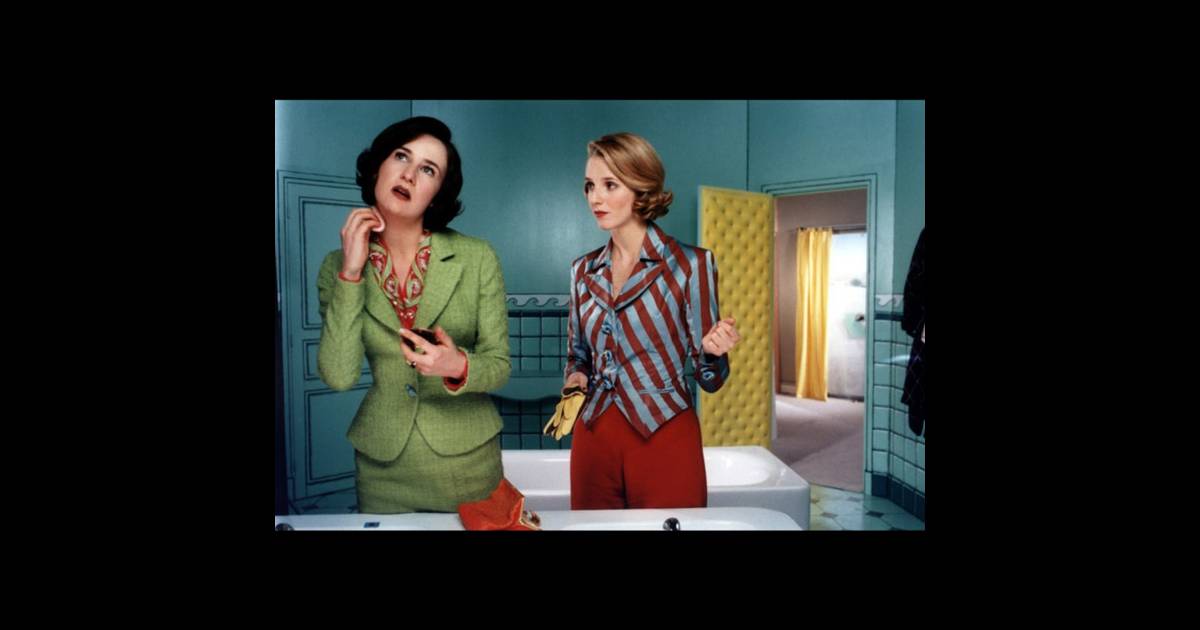 Elle réalise en 1997 son premier film, Quadrille, où elle joue également aux côtés de Sandrine ...