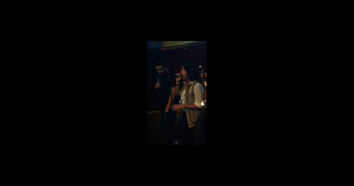 Drake : Le rappeur filmé en plein karaoké avec une fan - Purepeople
