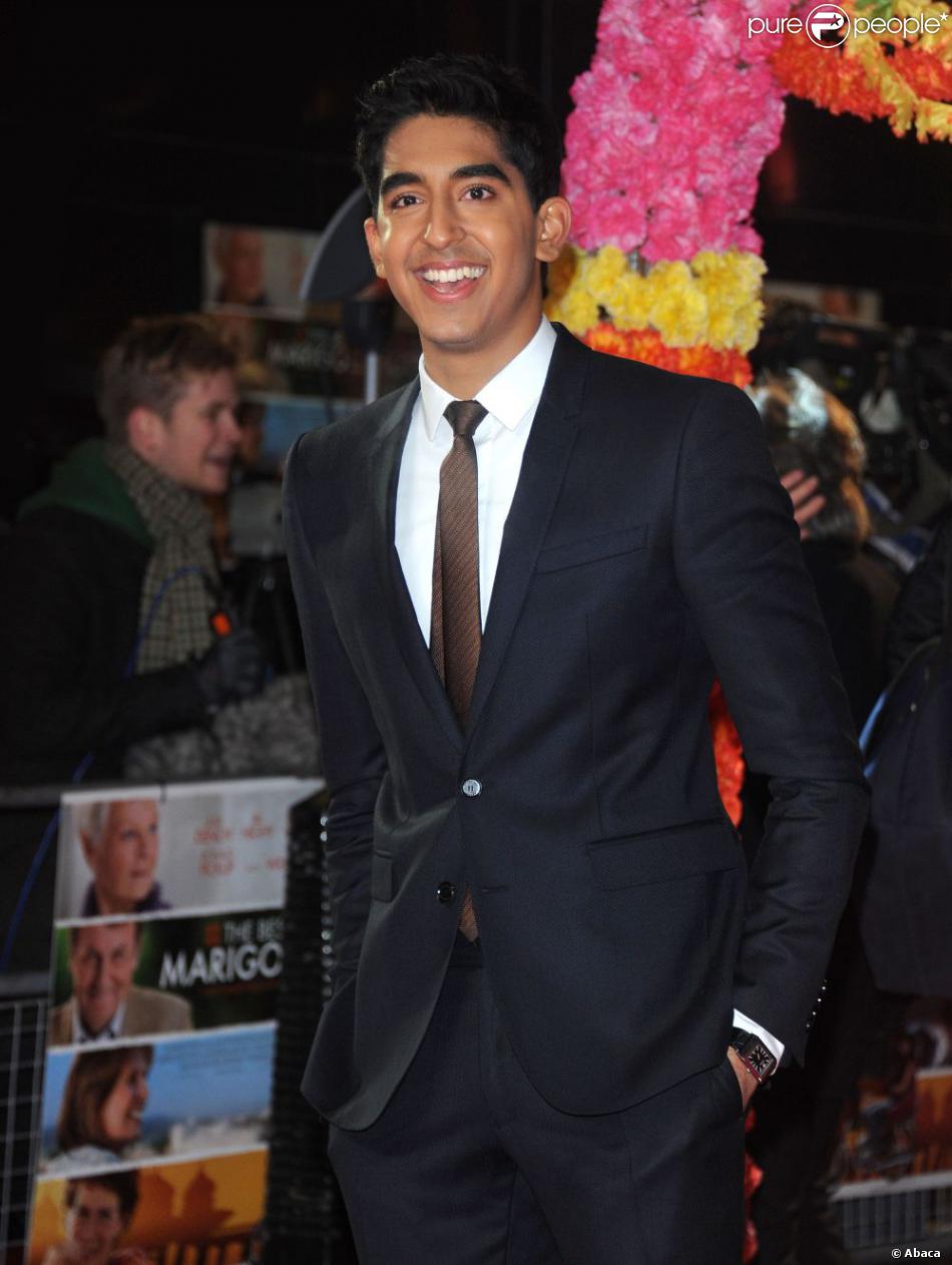 Dev Patel, souriant mais seul lors de l'avant-première du film Indian ...