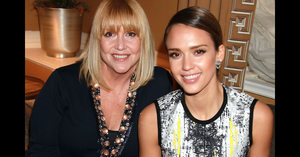 Jessica Alba : Doux moment avec sa jolie maman pour être honorée ...