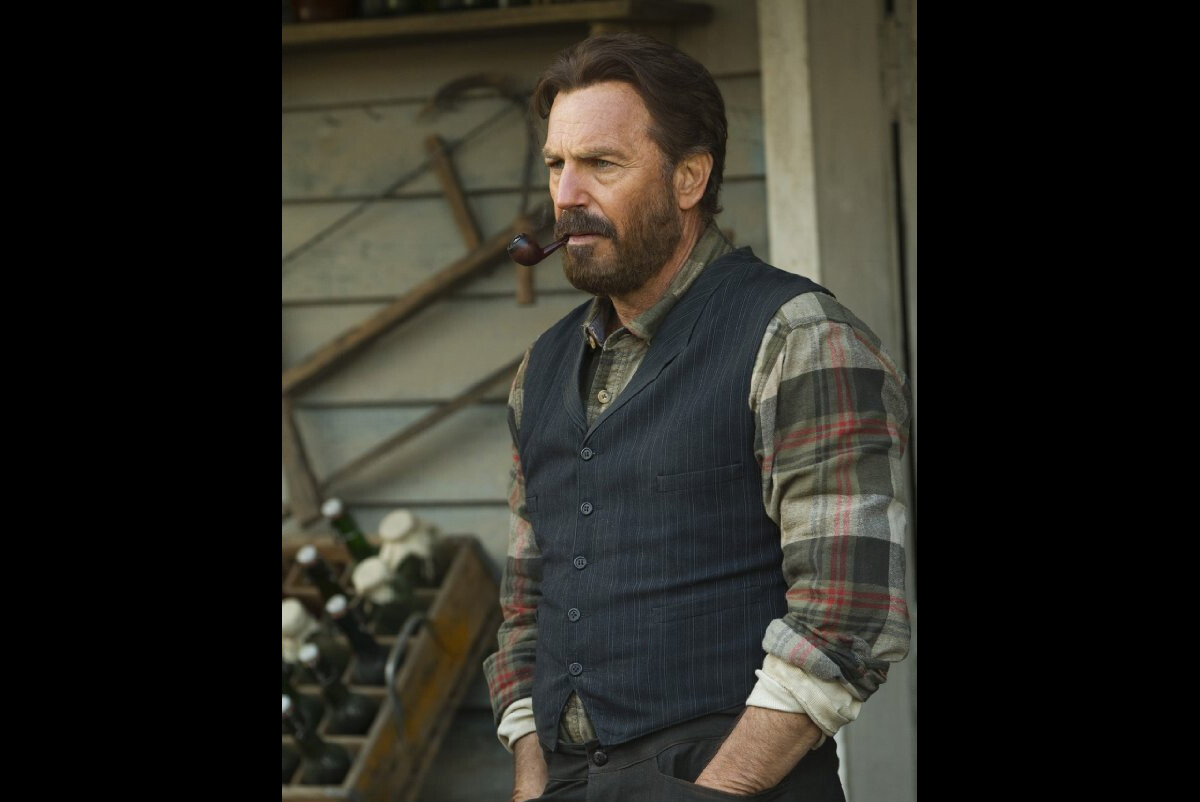 Photo : Kevin Costner dans la mini-série Hatfields & McCoys. - Ode ...