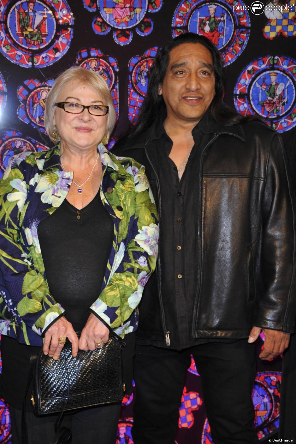 Josiane Balasko et son époux George Aguilar à la première de Sister Act ...