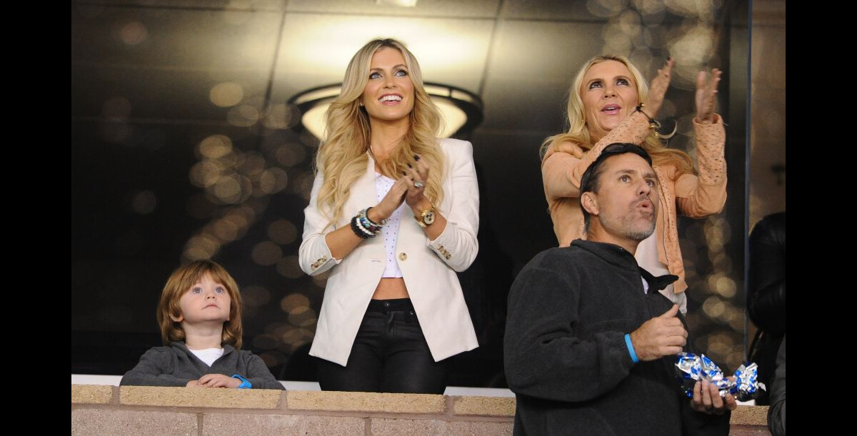 Photo : Claudine Keane et son fils Robert Keane Jr. applaudissent ...