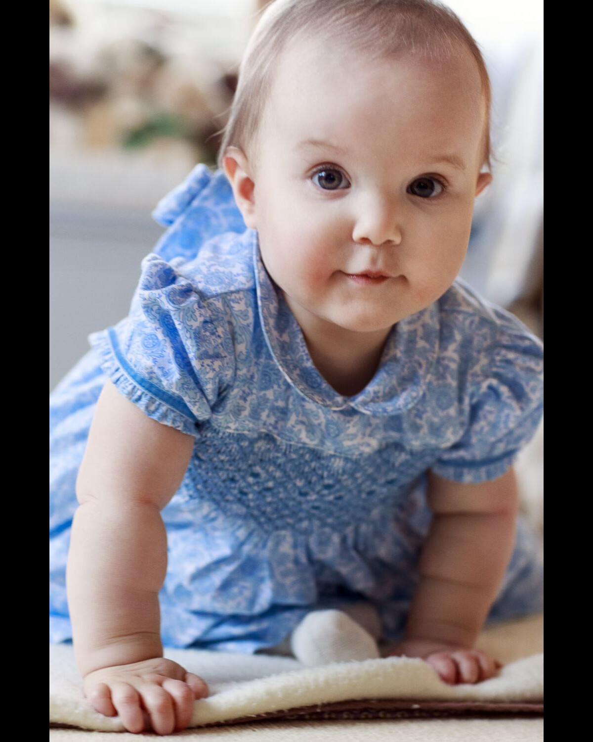 Photo : La princesse Athena de Danemark, les yeux grand ouverts ...