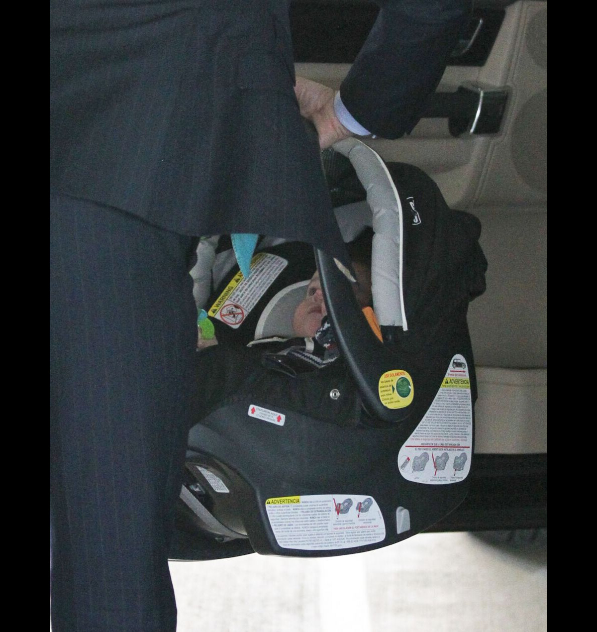 Photo : Reese Witherspoon et son mari Jim Toth emmènent leur fils ...