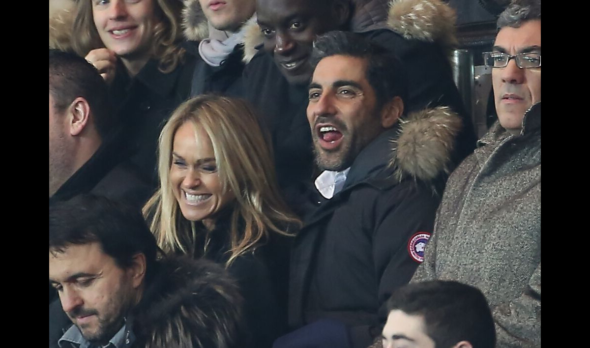 Photo : Cécile de Ménibus et Ary Abittan complices lors du match entre ...