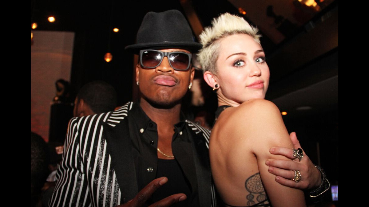Photo : Miley Cyrus pose avec Ne-Yo à la soirée Ne-Yo's 5th Annual ...