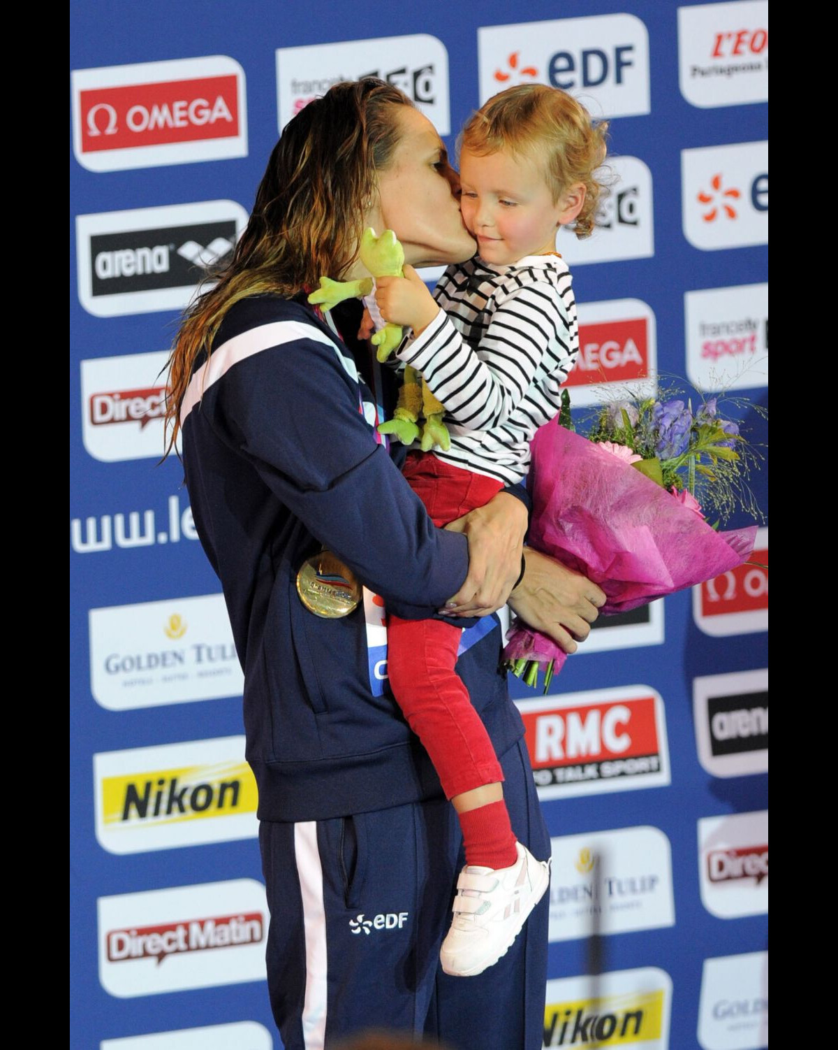 Photo : Laure Manaudou et sa Fille Manon lors des championnats de ...