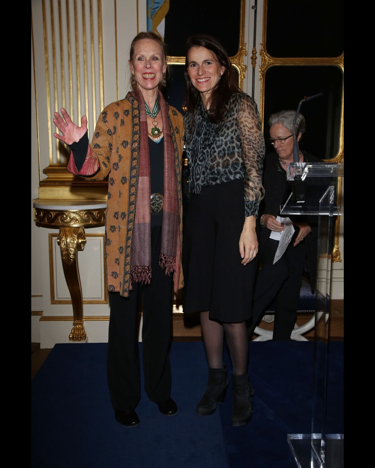Photo : Carolyn Carlson a reçu les insignes de Commandeur de l'ordre ...