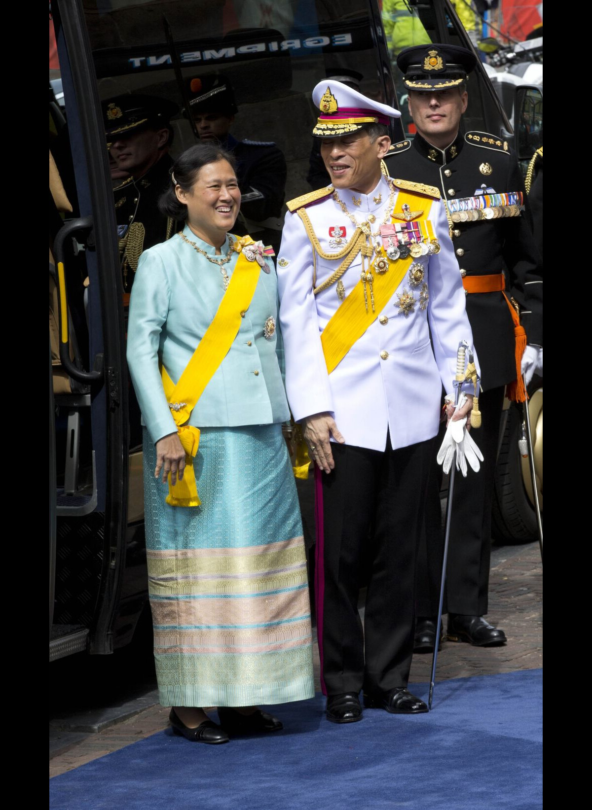 Photo : Le prince Vajiralongkorn de Thaïlande et la princesse ...