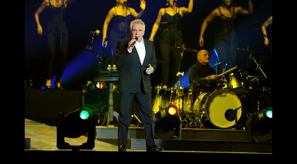 Photo : Michel Sardou en concert au Palais Omnisports de Paris Bercy a ...