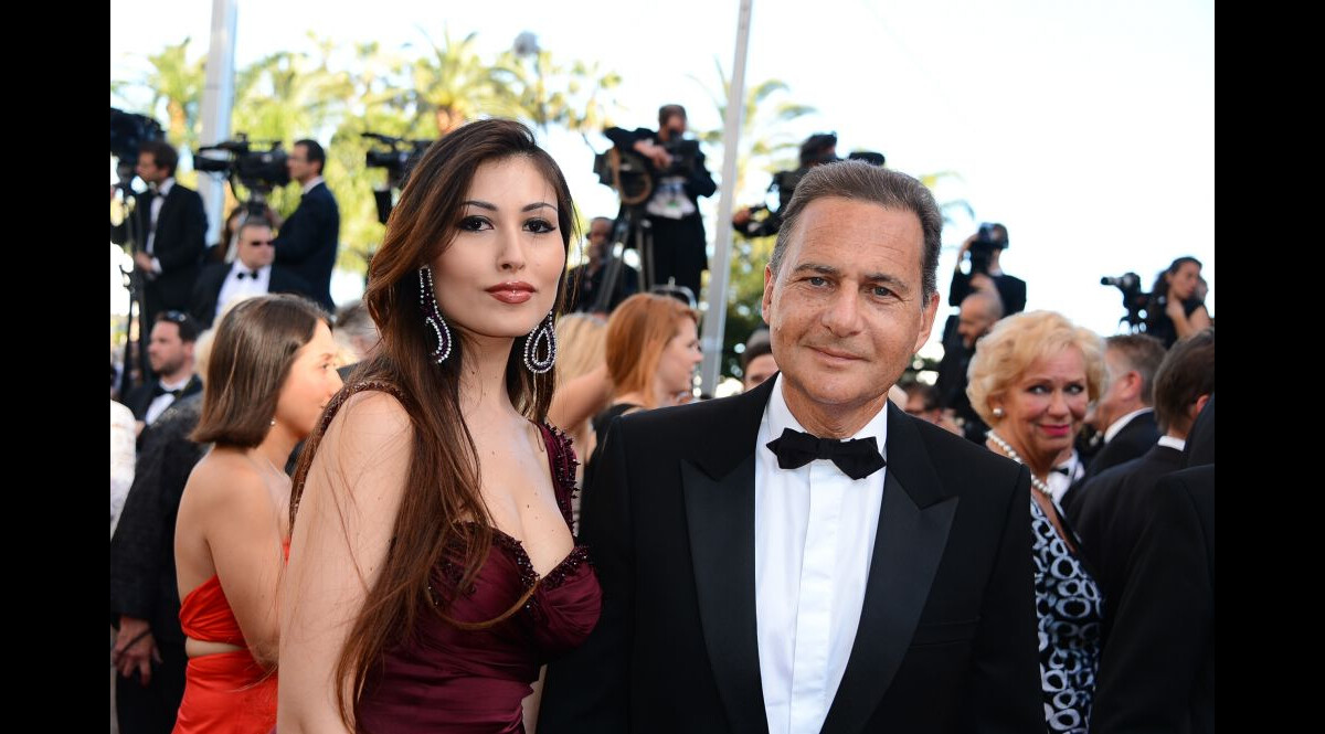 Photo : Eric Besson et sa femme Yasmine lors de la montée des marches avant la projection du ...