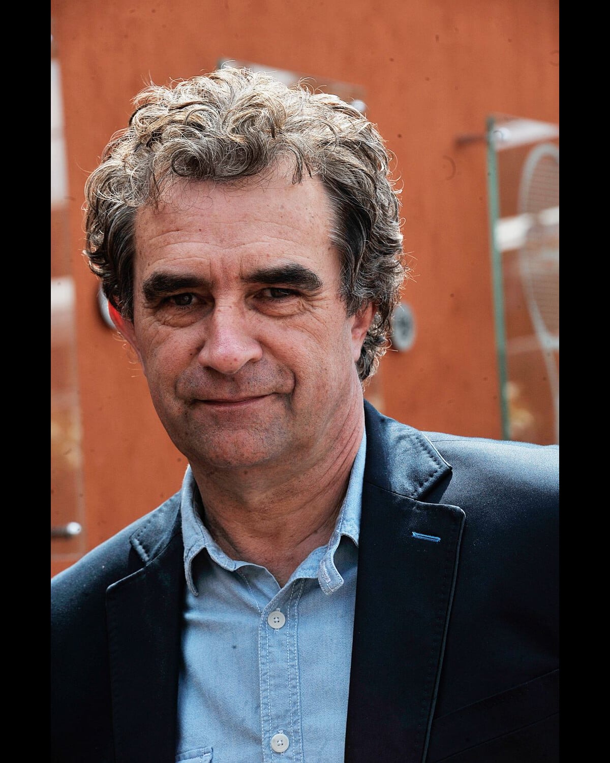 Photo : Dominique Rocheteau dans les allées du Village de Roland-Garros ...