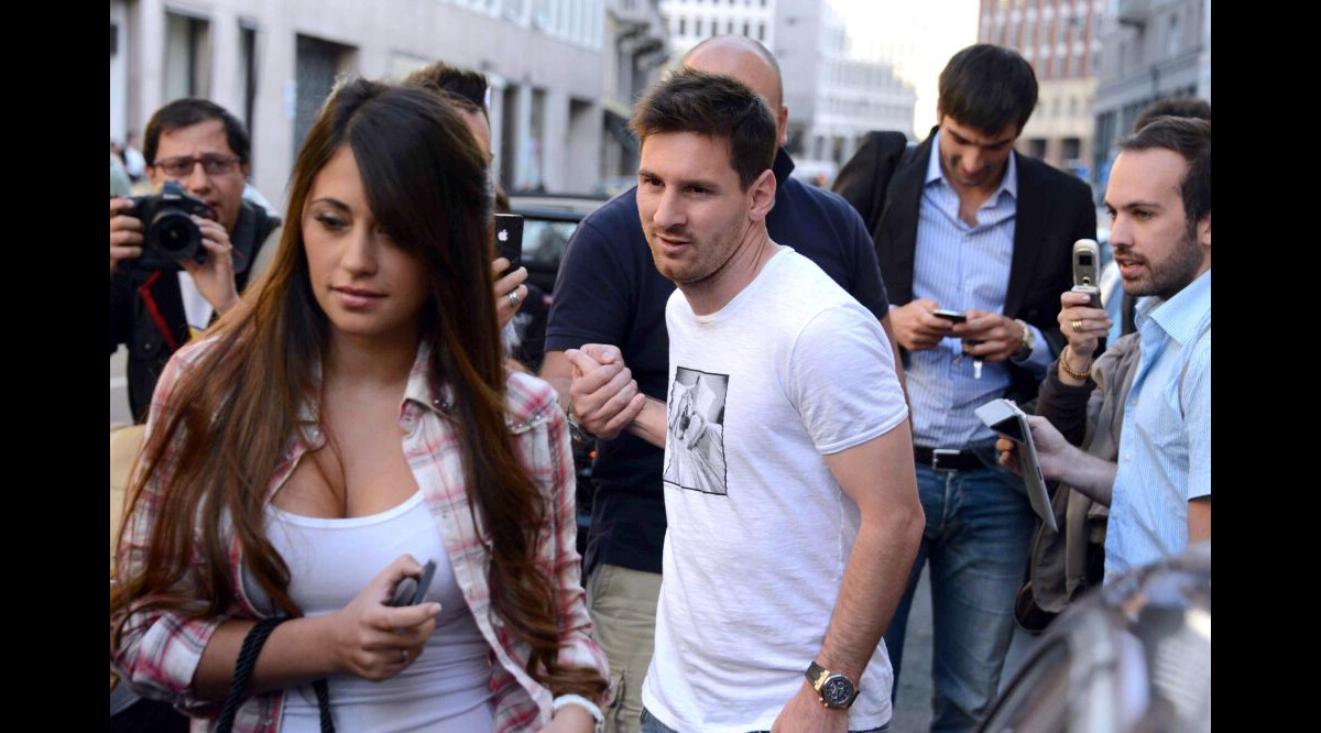 Photo : Lionel Messi et sa compagne Antonella Roccuzzo à Milan le 14 ...