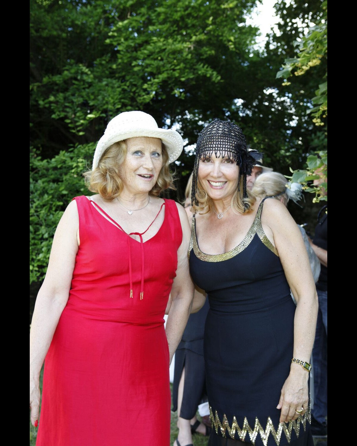 Photo Katia Tchenko Et Fabienne Amiach Lors De La Garden Party Organisée Par Babette De