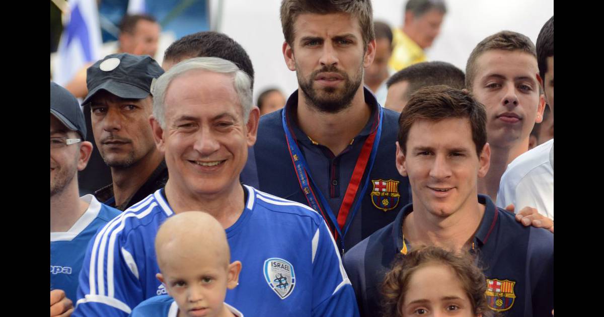Lionel Messi et Gerard Piqué : Le FC Barcelone ''messager de la paix ...