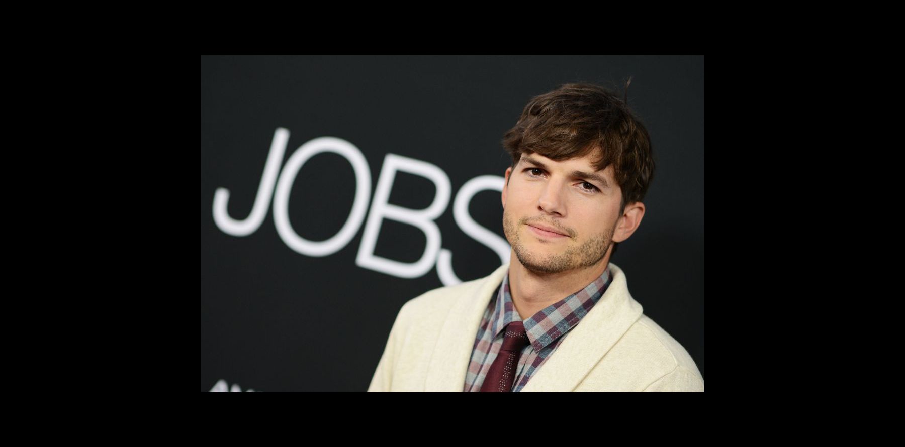 Ashton (Christopher) Kutcher : Beau gosse devant l'ardente Bryce Dallas ...