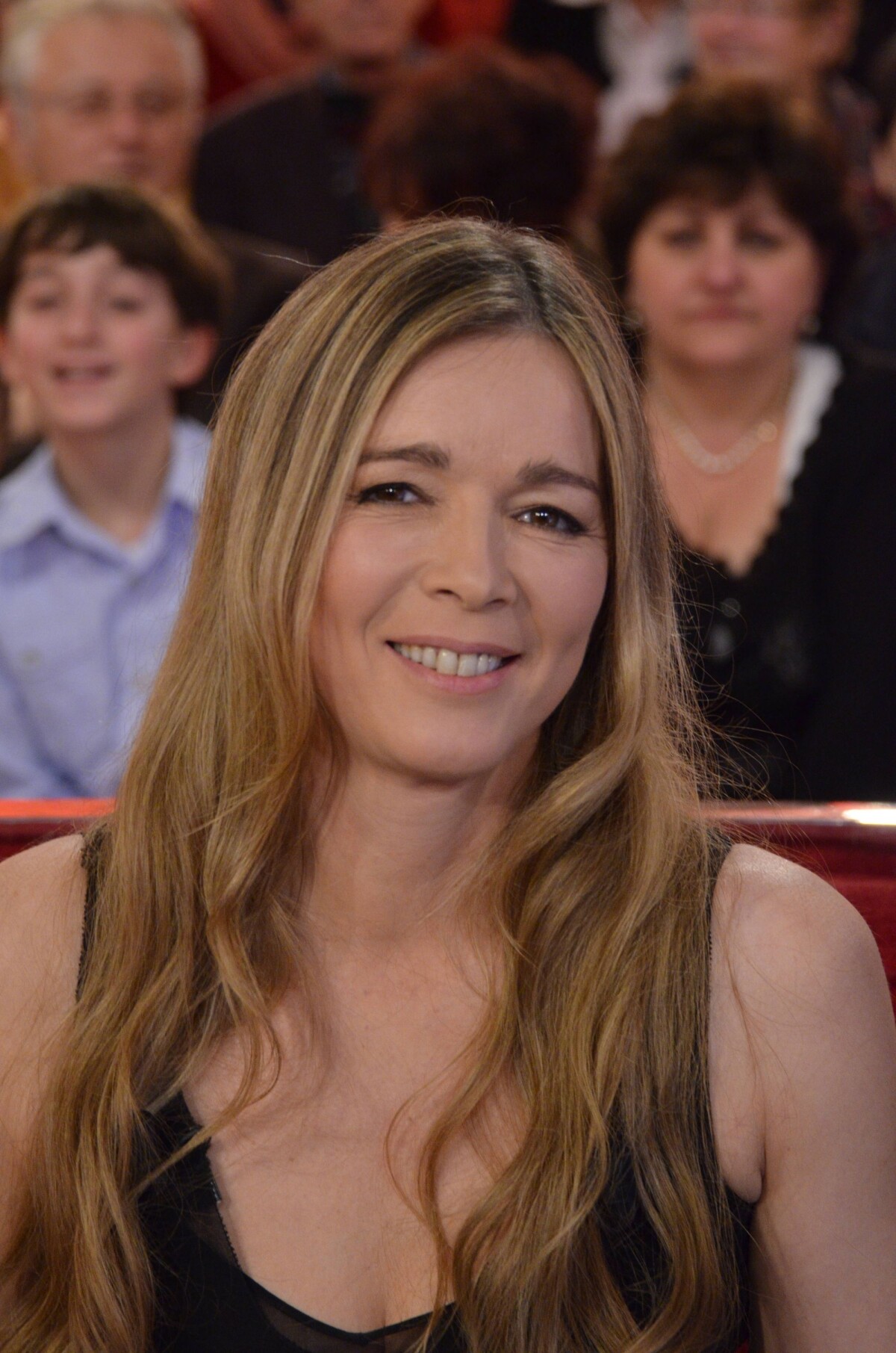 Photo : Hélène Rollès dans l'émission "Vivement dimanche de Noël ...