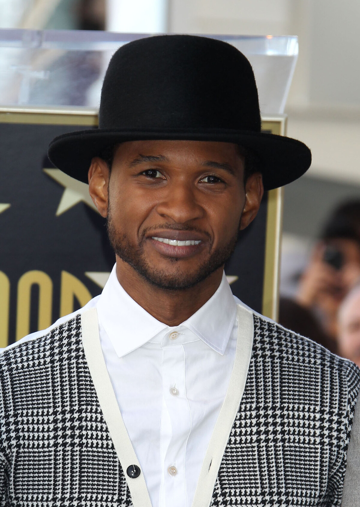 Photo : Usher assiste à la remise de l'étoile de Kenny 'Babyface ...