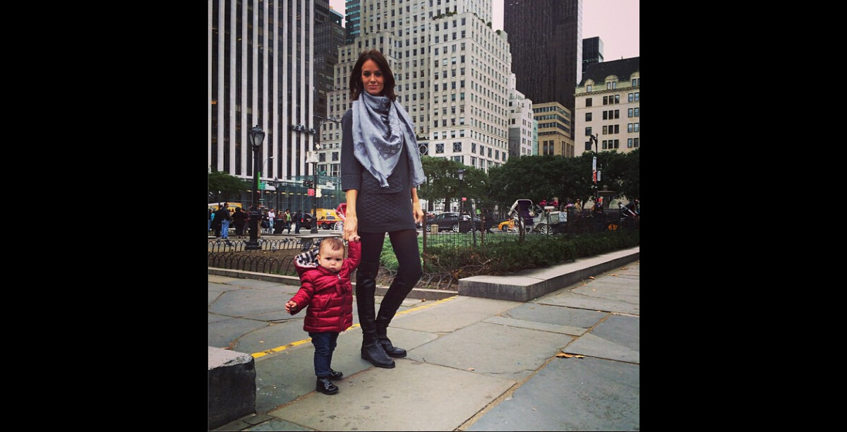 Photo : Jade Foret et sa fille Liva dans les rues de New York, le 9 ...