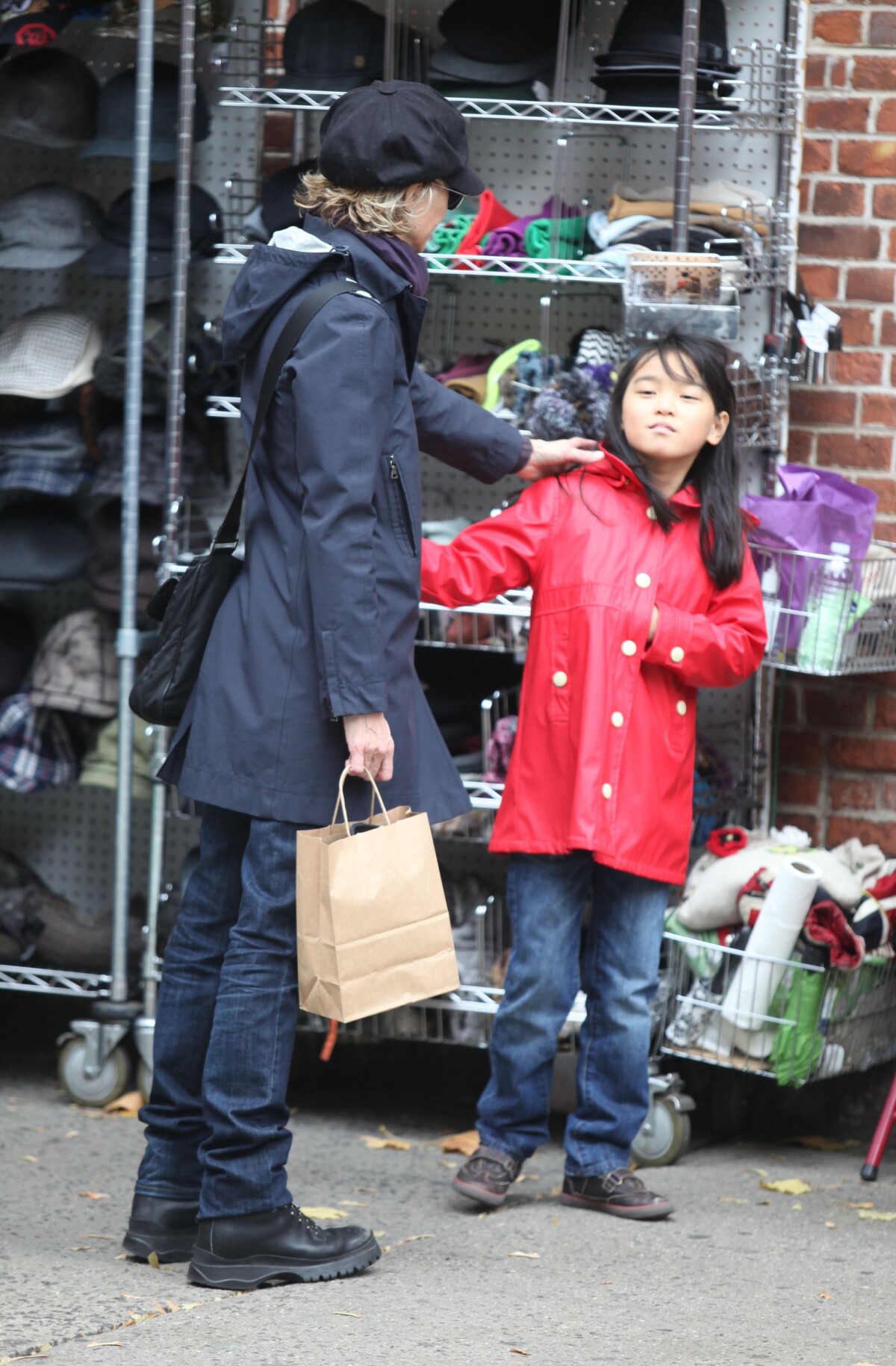 Vidéo : Meg Ryan et sa fille en balade à New York, le 10 novembre 2013 ...