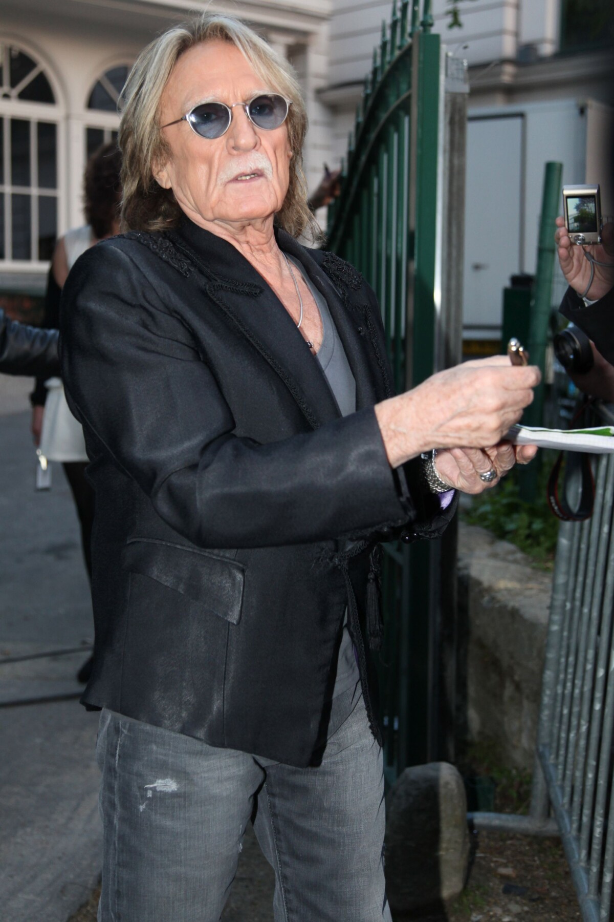 Photo : Le chanteur Christophe au Studio Gabriel à Paris le 2 mai 2013 ...