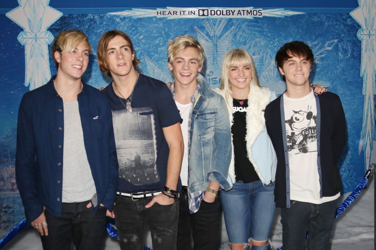 Photo : Le groupe R5 à la première de Frozen au El Capitan Theatre à ...