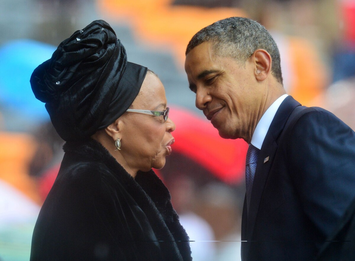 Photo : Barack Obama et Graça Machel lors de l'hommage à Nelson Mandela ...
