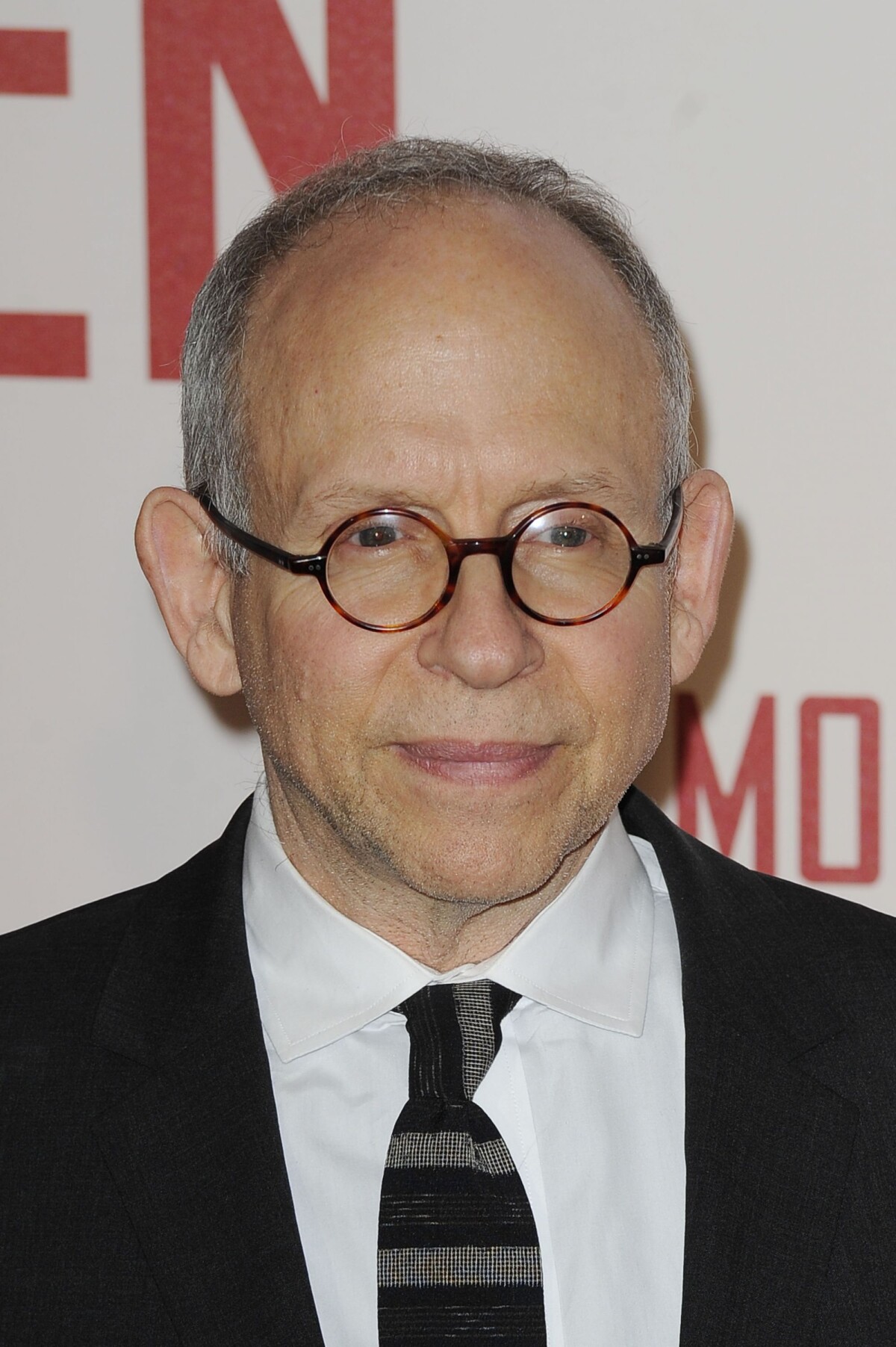 Photo : Bob Balaban lors de la première du film The Monuments Men à ...