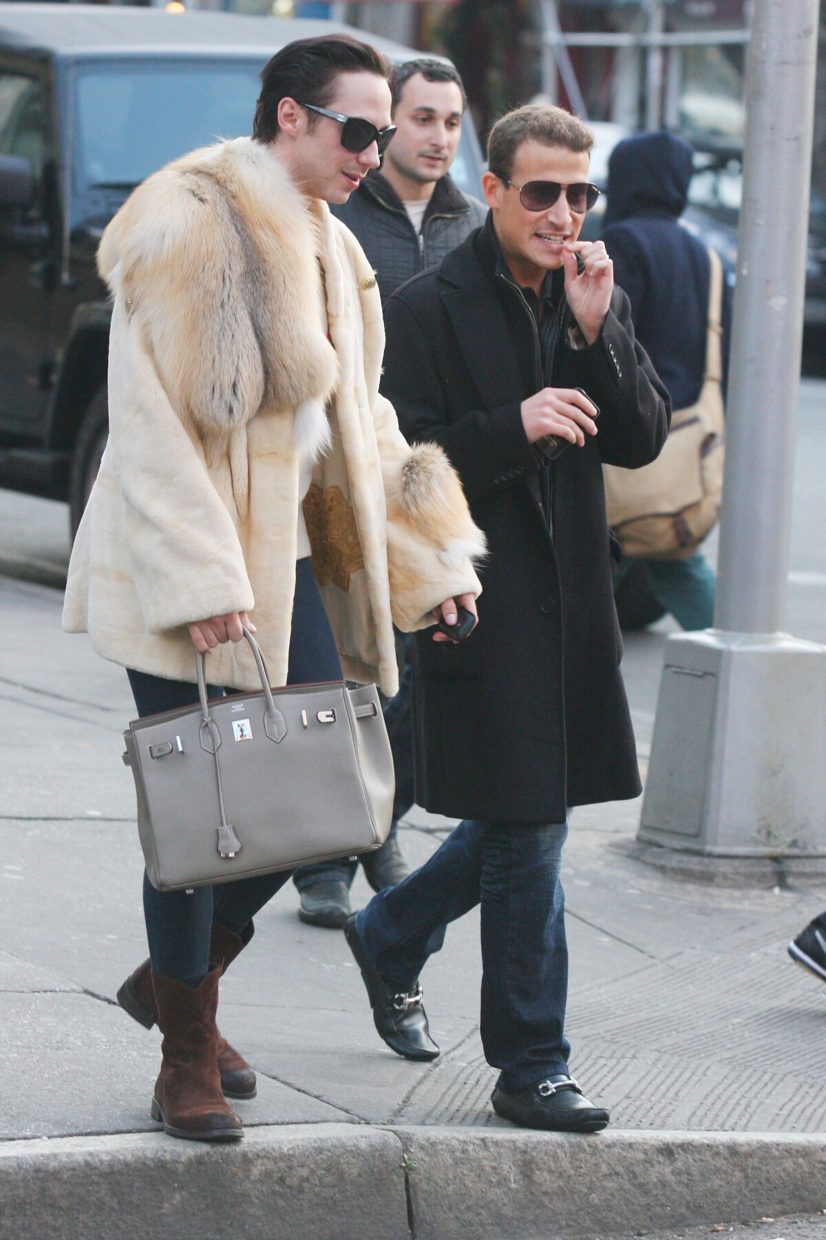 Photo : Johnny Weir (à gauche) et Victor Voronov à New York, le 1er ...