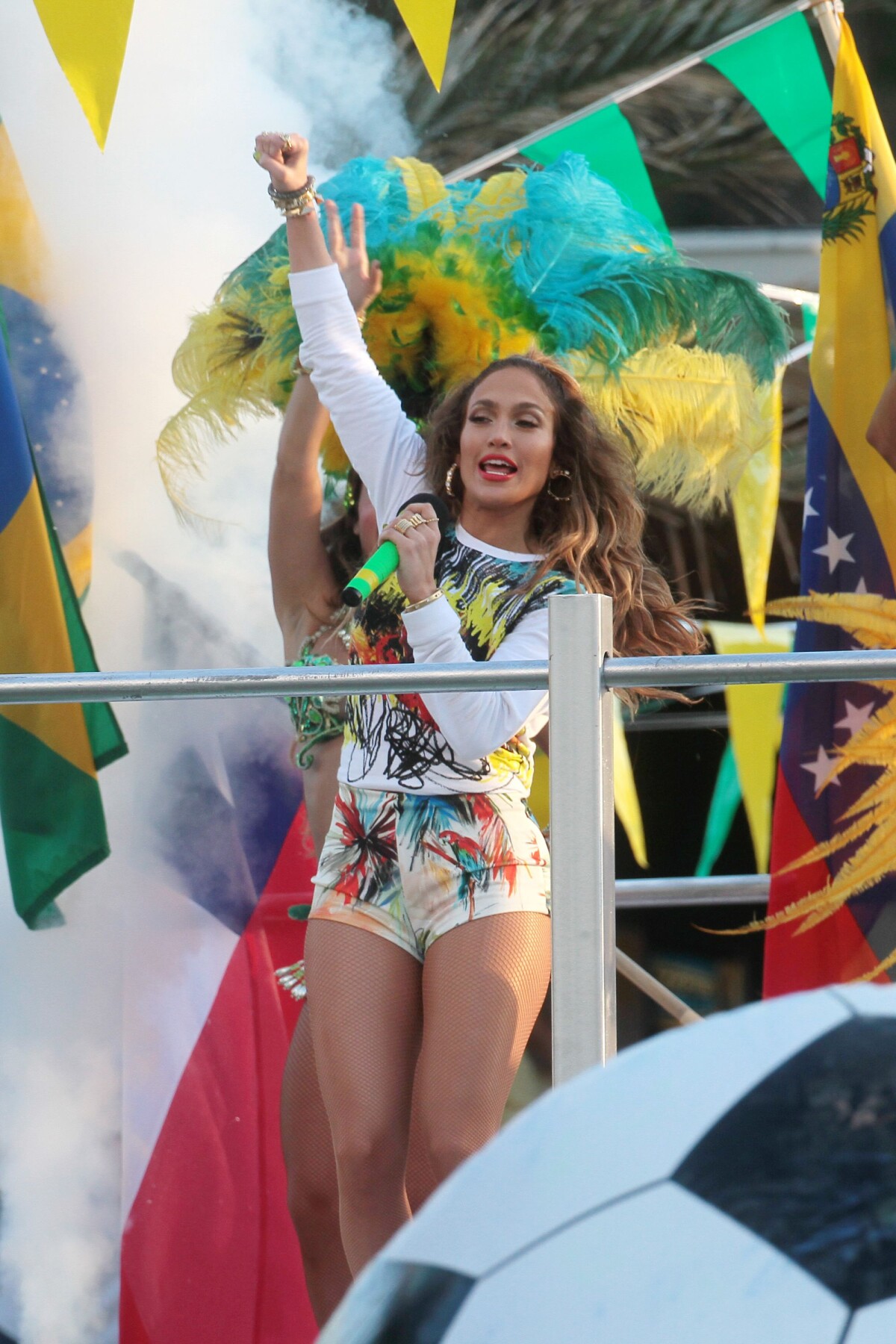 Photo : Jennifer Lopez sur le tournage du clip de We Are One à Miami ...