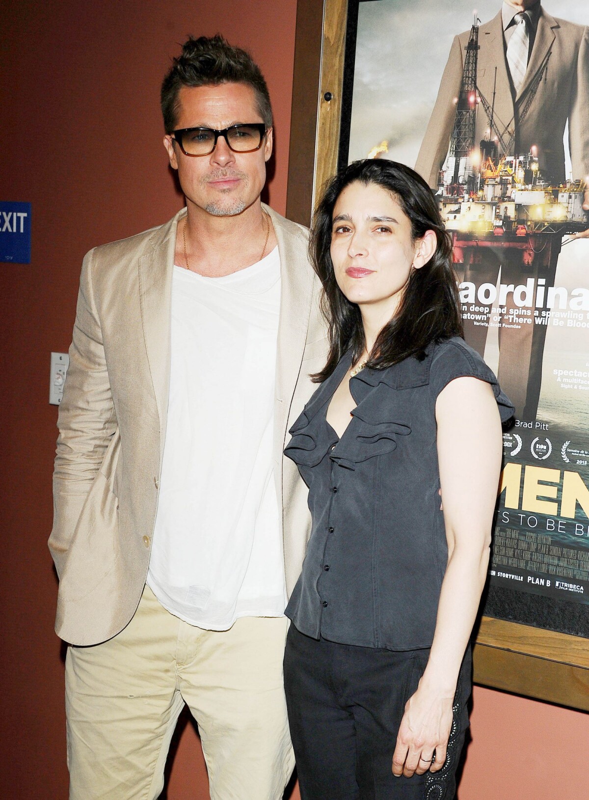Photo : Brad Pitt et la réalisatrice Rachel Boynton dont il a produit ... Photo : Brad Pitt et la réalisatrice Rachel Boynton dont il a produit ...