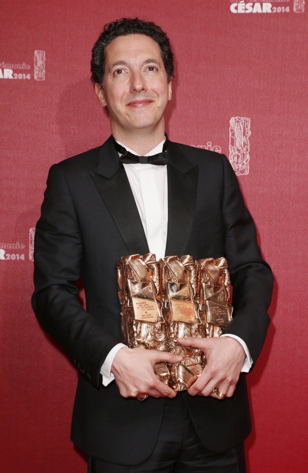 Photo : Guillaume Gallienne pose avec ces César après la 39e cérémonie ...