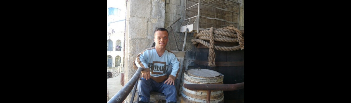 Photo : Anthony Laborde, alias Passe-Muraille, sur le tournage de Fort ... Photo : Anthony Laborde, alias Passe-Muraille, sur le tournage de Fort ...