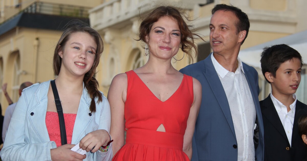 Emilie Dequenne, glamour et amoureuse : La belle récompensée devant les ...
