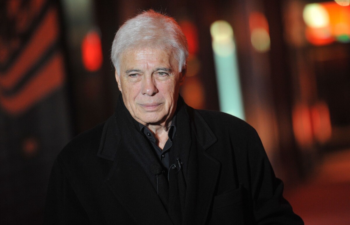 Photo : Guy Bedos devant l'Olympia, pour son dernier spectacle intitulé ...