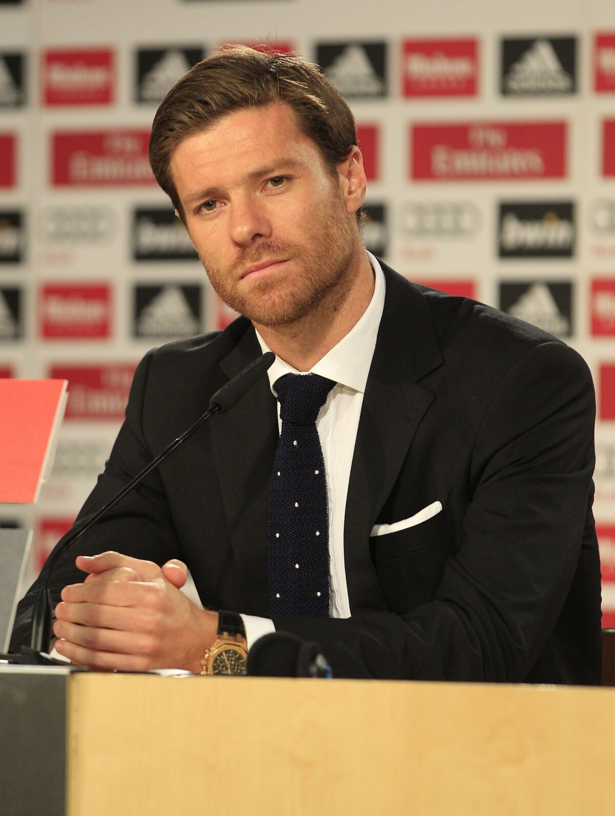 Photo : Xabi Alonso, lors d'une conférence de presse pour annoncer son ...