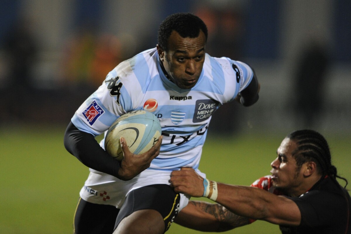 Photo : Sireli Bobo à l'attaque lors du match de Top 14 entre le Racing ...