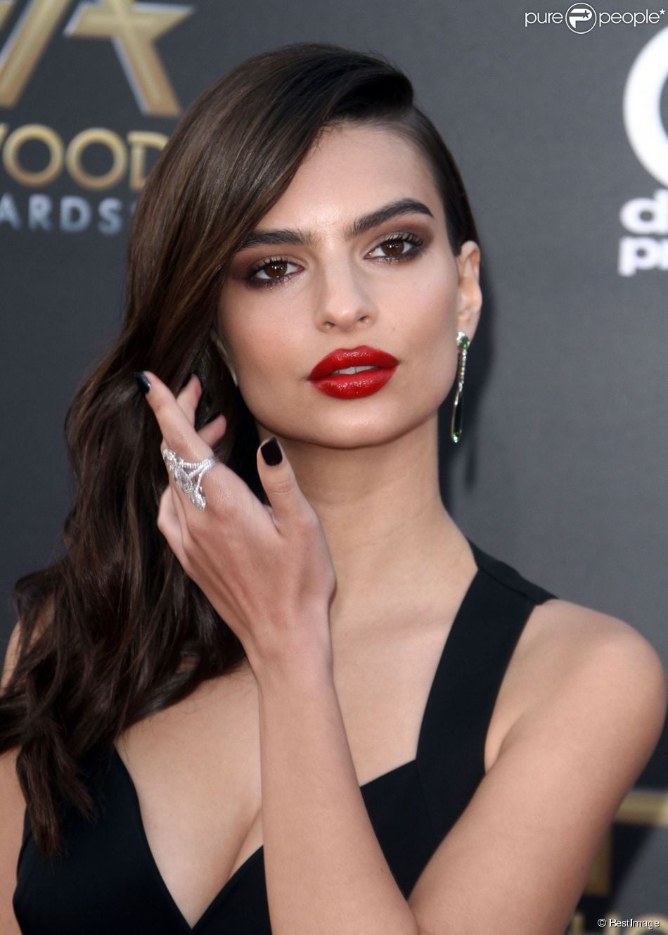 Emily Ratajkowski : La bombe confie ses petits secrets de beauté ...