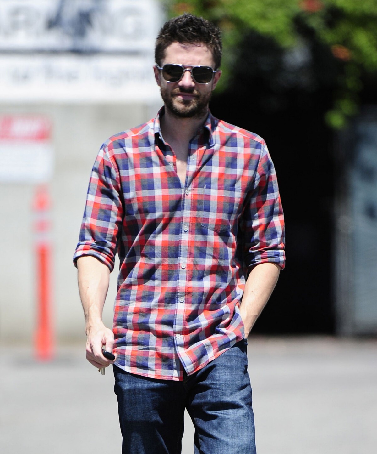 Photo : Topher Grace se promene a West Hollywood, le 23 juillet 2013 ...