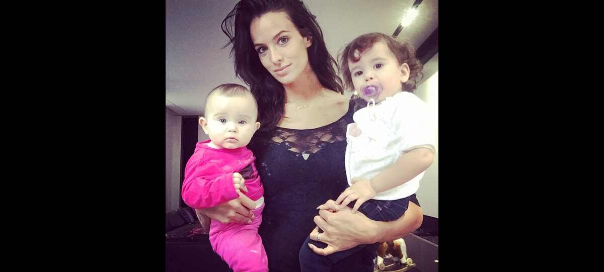 Photo : Jade Foret et ses filles Mila et Liva. Janvier 2015. - Purepeople