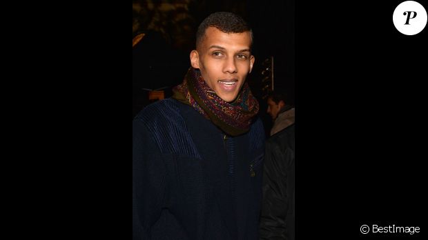Fashion Week : Stromae, élégant dandy au défilé Valentino - Purepeople