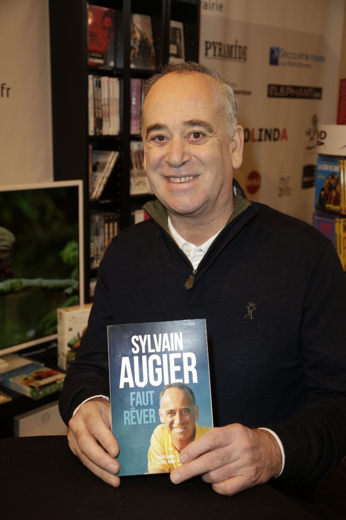 Photo : Sylvain Augier au salon du livre à la porte de Versailles à ...