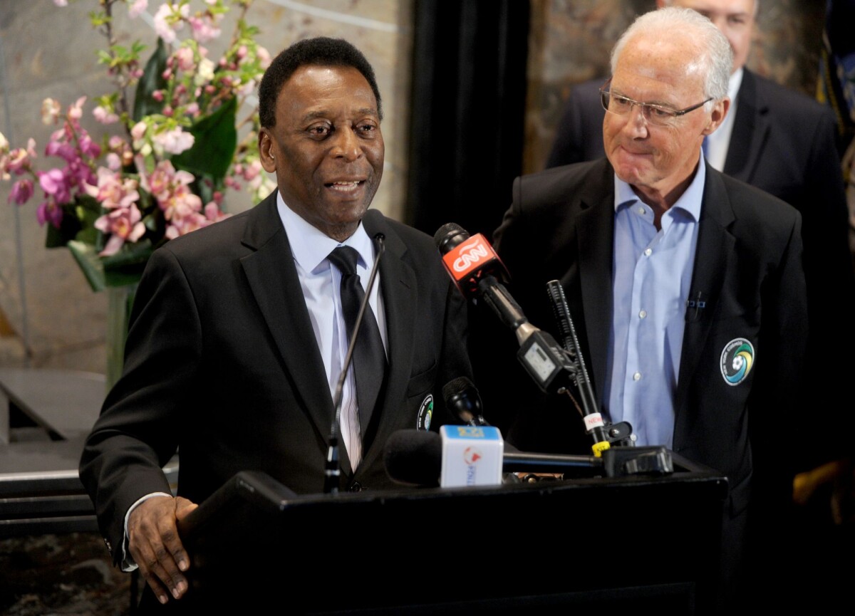 Photo : Pelé et Franz Beckenbauer à l'Empire State Building de New York ...