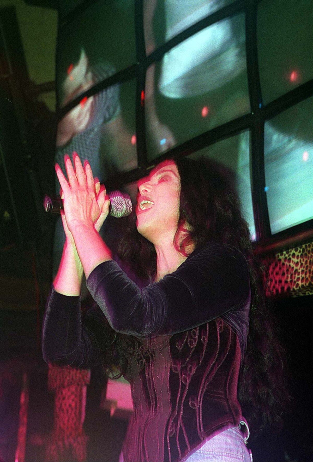 Photo : Cher au Queen à Paris le 2 novembre 1998. - Purepeople