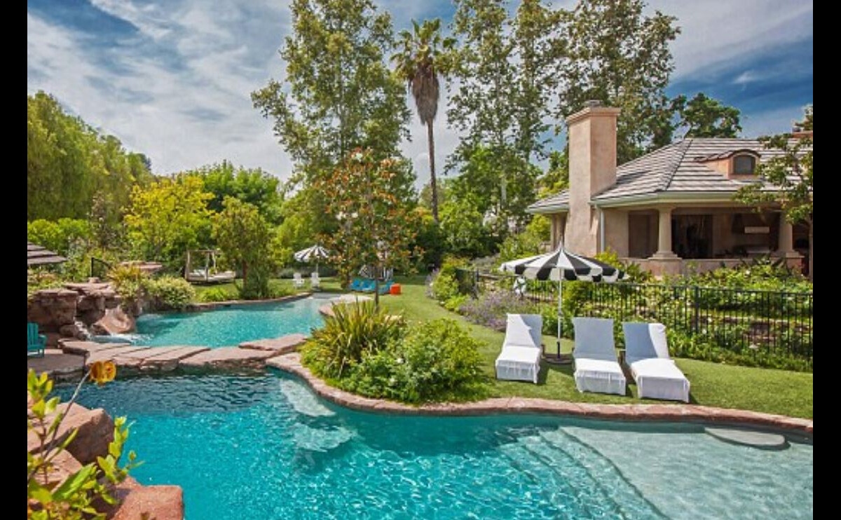 Photo : Denise Richards a mis en vente sa villa de Los Angeles pour 7,7 ...
