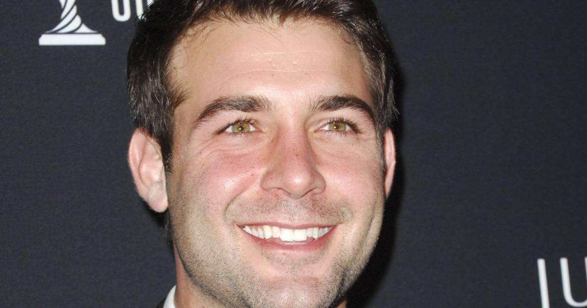 James Wolk lors de la 16e édition des Costume Designer's Guild Awards à ...