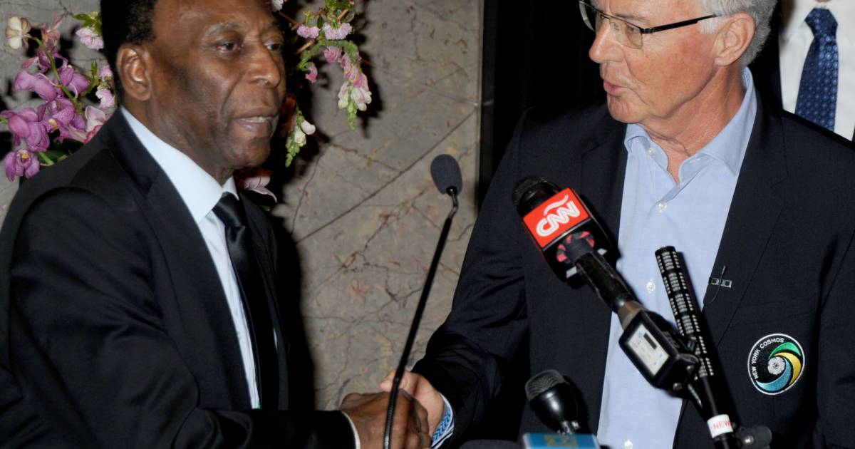 Pelé et Franz Beckenbauer à l'Empire State Building de New York le 17 ...