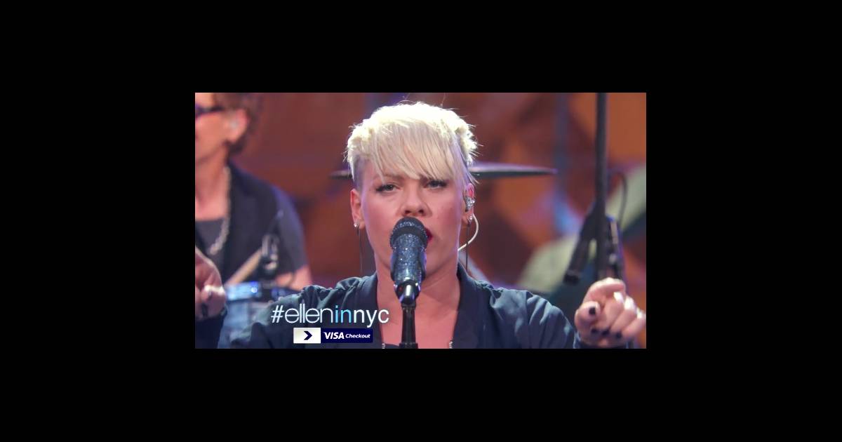 Pink chante Today's the Day dans le Ellen DeGeneres Show à New York, le ...