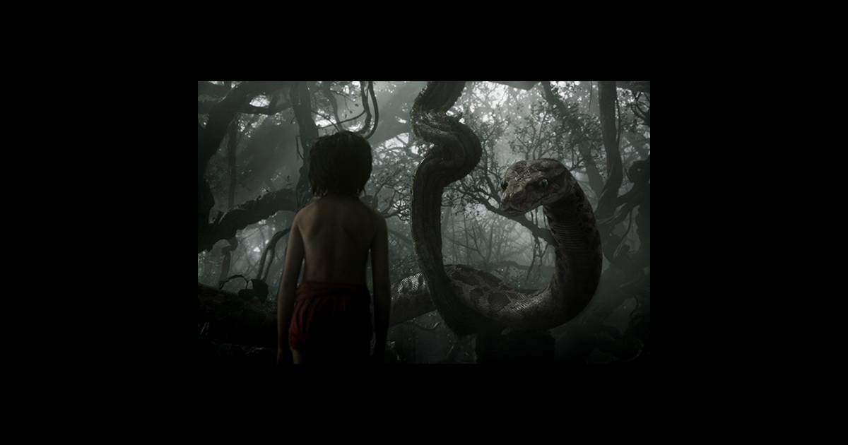 Scarlett Johansson est Kaa face à Mowgli dans Le Livre de la Jungle ...